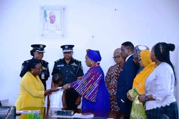 Oyo First Lady Gives Survivor Fund To Victims Of Sexual, Gender-Based ...